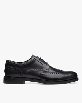 Clarks leather shoes price store