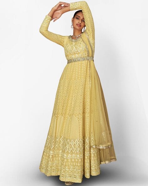 Karwa Chauth Dress Ideas in 2024 - Saree, Suits, Anarkali & More Karwa Chauth Dress Ideas in 2024 - Saree, Suits, Anarkali & More