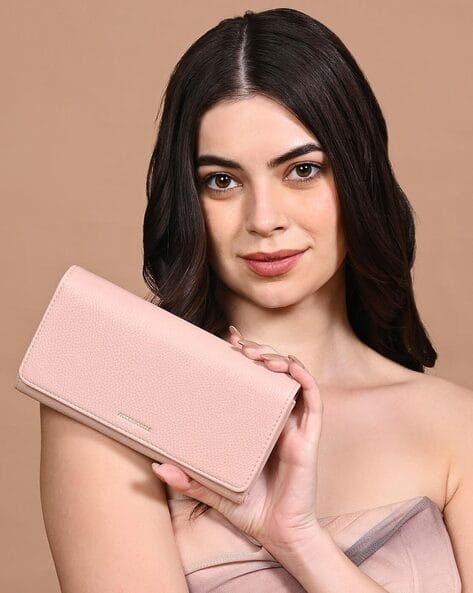 Accessorize wallets store